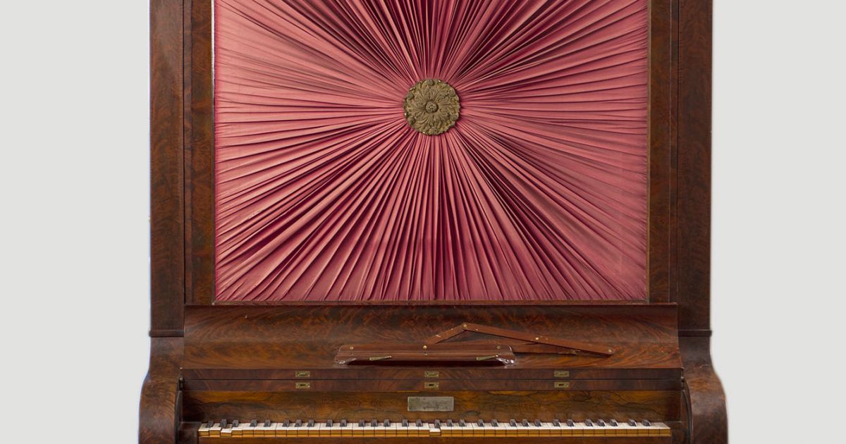 Cabinet (Upright) Piano