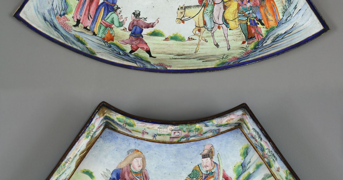 Enameled Fan-shaped Dish and Cover